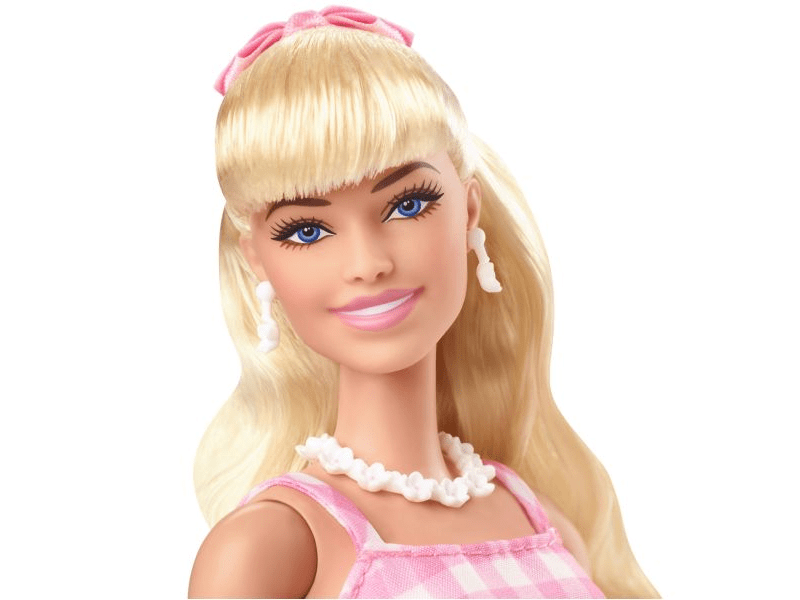 Barbie, a film: Barbie baba kockás ruhában (HPJ96)